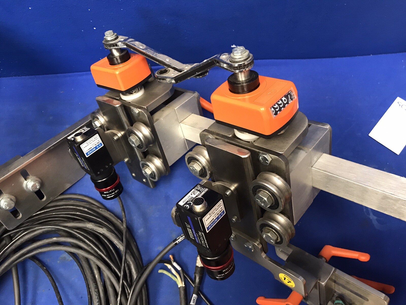 Keyence Vision System with CV-X422F; CA-DC40E; CA-MP120T; & (2) CV ...