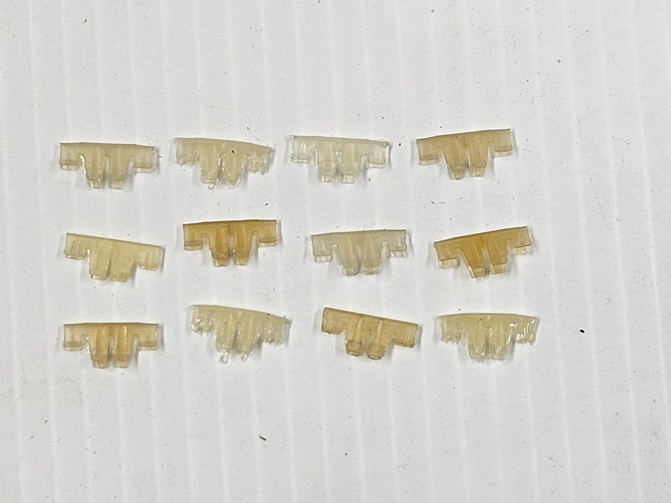 LIONEL 32-45 32-20 POWER BUS INSULATORS IN ORIGINAL ENVELOPE | eBay