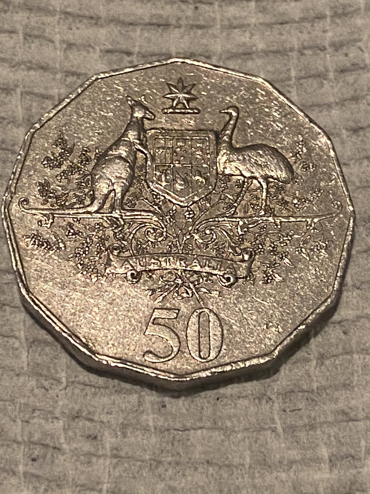 50cent Australian coin 2001 coat of arms kangaroo and Error 2 Letters ...