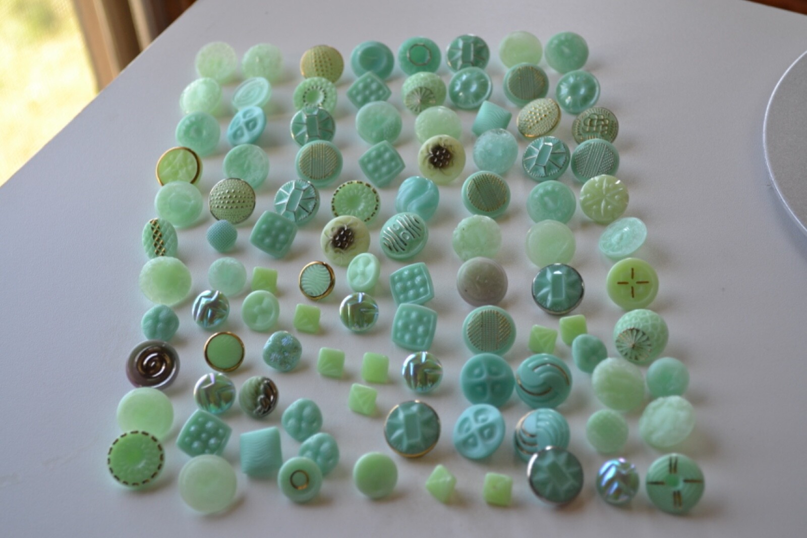 047 - VINTAGE CZECH (100) 3/8", 1/4" & 3/4" URANIUM VASELINE GLASS ...