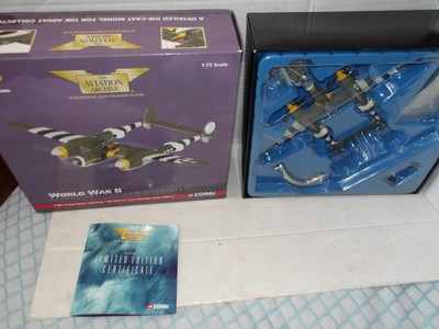Corgi 1:72 AA36602 WW11 P-38 DROOP SNOOT LIGHTNING EZE DOESIT. INGS ...