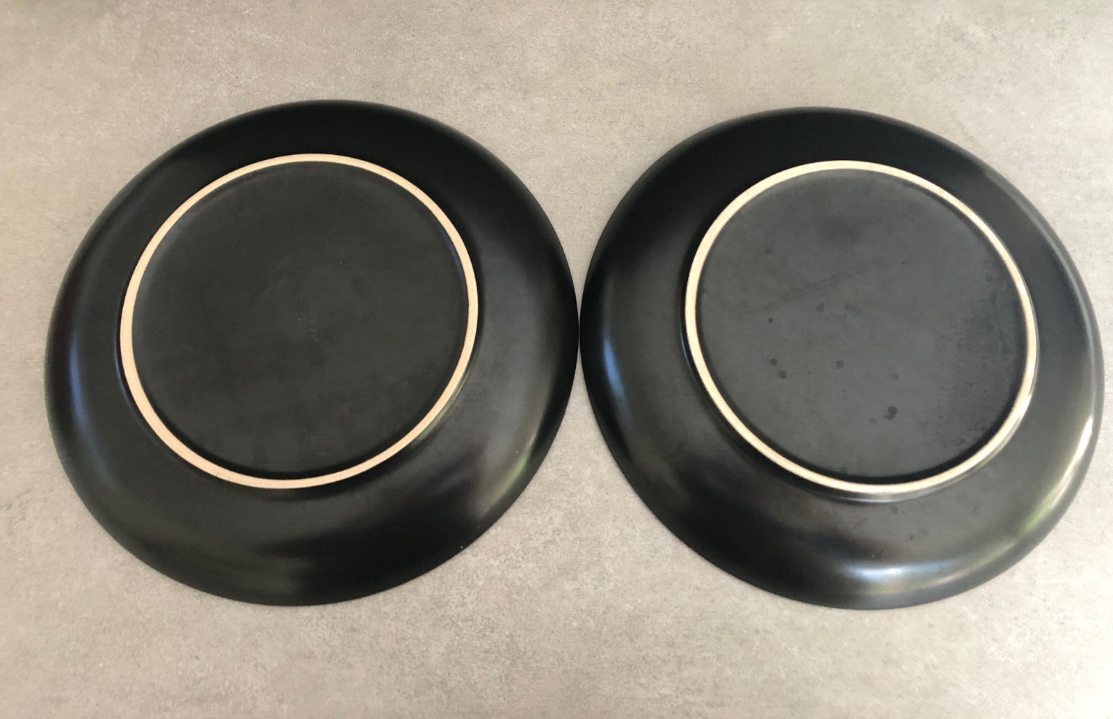 Gibson Designs Antica Roma Red Black - LOT OF (2) 11-1/4" DINNER PLATES ...