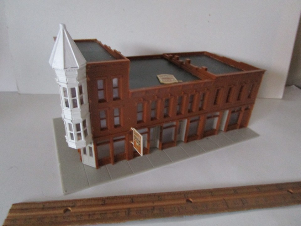 Vintage HO 1/87 Scale Built City Corner Block Building For Train layout ...