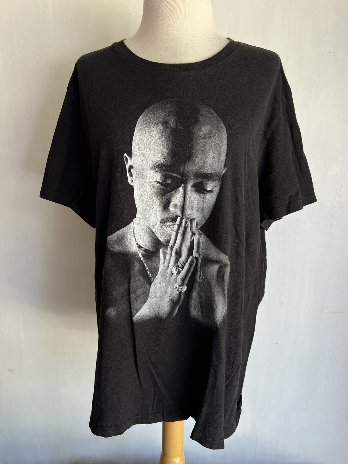 TUPAC SHAKUR (2017) 2PAC Praying Old Navy Collectabil… - Gem