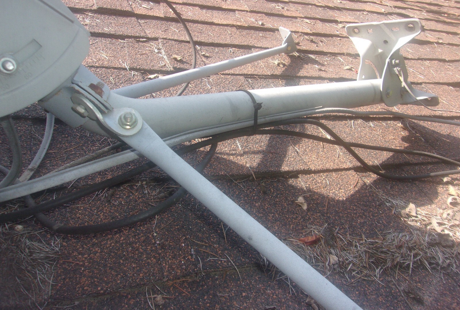 LARGE DISH NETWORK PLUS SATELLITE DISH WITH CORDS AND MOUNTING BRACKET ...