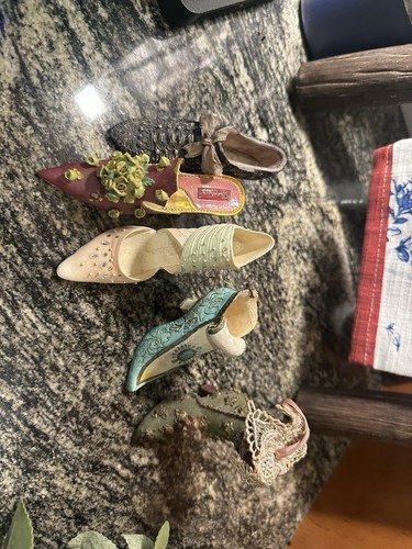 Lot of 5 miniature shoes Shoes "Just the right shoe" by Raine. And ...