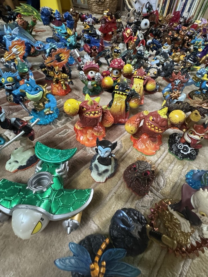 Huge Lot Of 208 Variety Of Activision Skylanders Game Action Figures ...