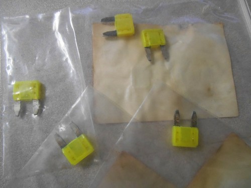 NOS Honda 20A 20 Amp Fuses F 2002-2007 CB900 2004 & 2006 CB600 98200 ...