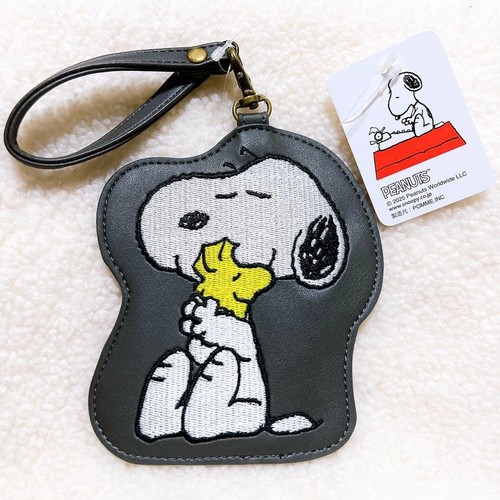 Snoopy Beagle Hug Embroidery Pass Case With Tag | eBay