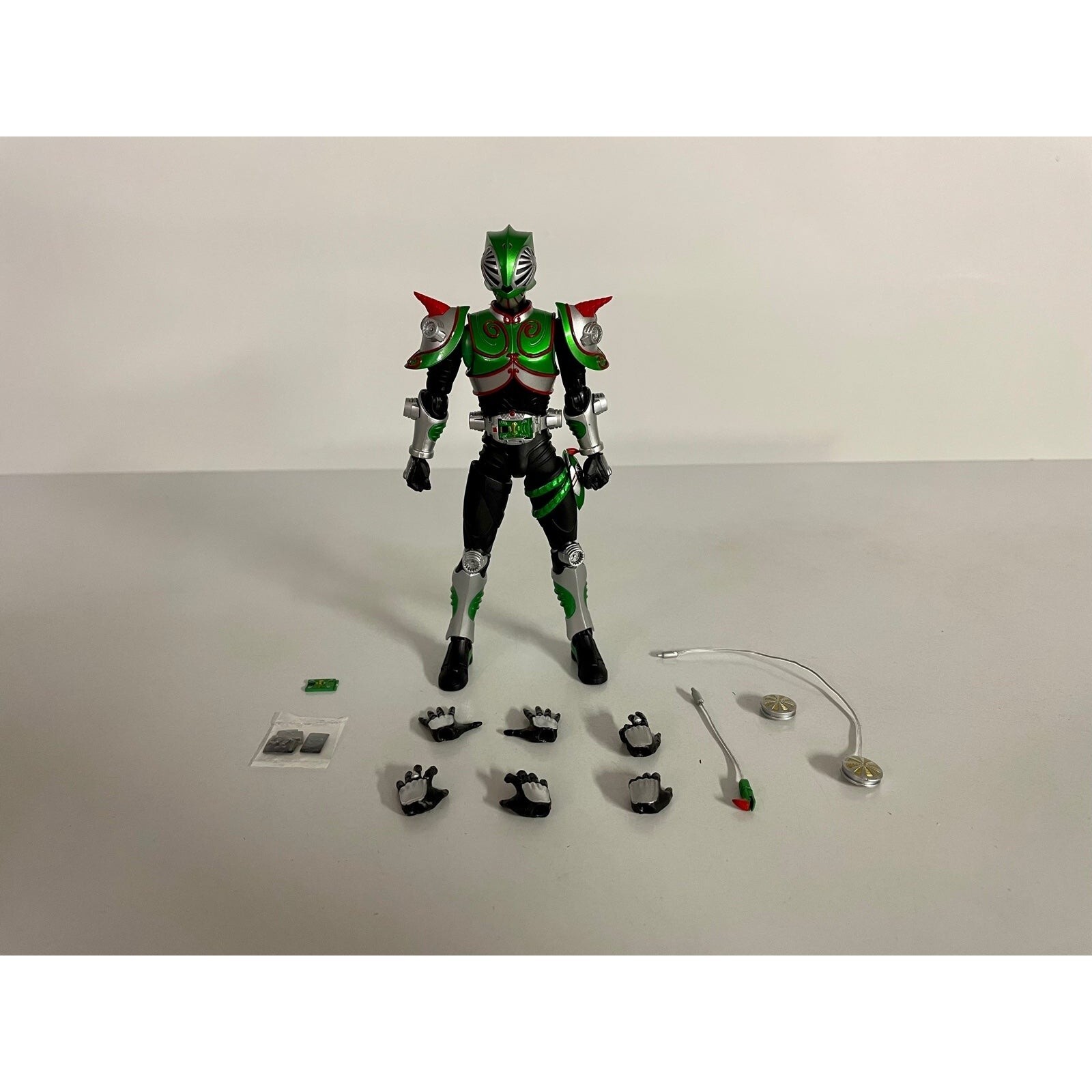 Bandai S.H.Figuarts Kamen Rider Verde AKA Camo from Ryuki Dragon Knight ...