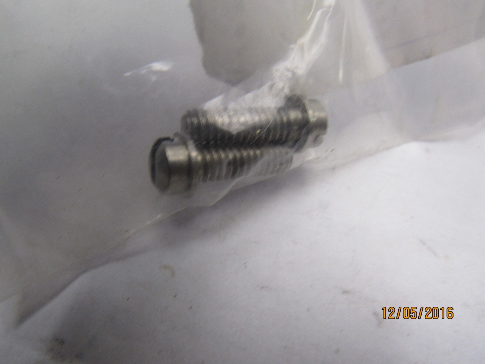 2 NEW OEM OMC JOHNSON EVINRUDE SCREWS 304071 | eBay