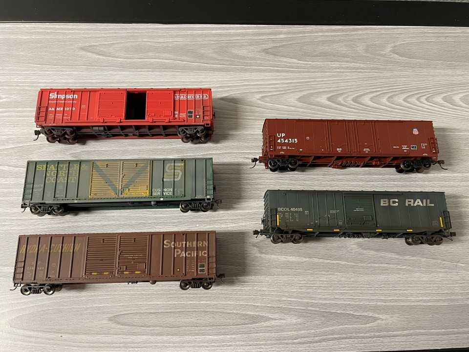 Athearn Walthers assortment of HO Scale Box Cars Weathered SP UP BC ...