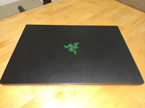 Razer Blade 15.6" Base - GTX1660 Ti (2019) and RGB Razer stand/USB hub ...