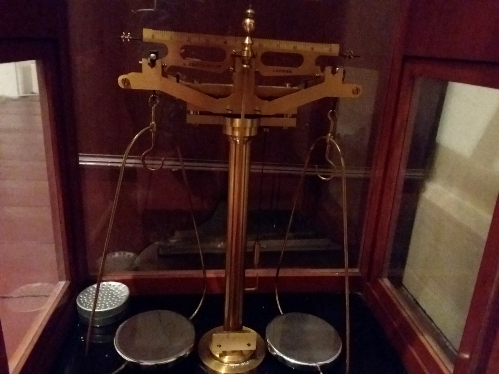 Oertling analytical balance. Mahogany & glass case. Black marble base ...