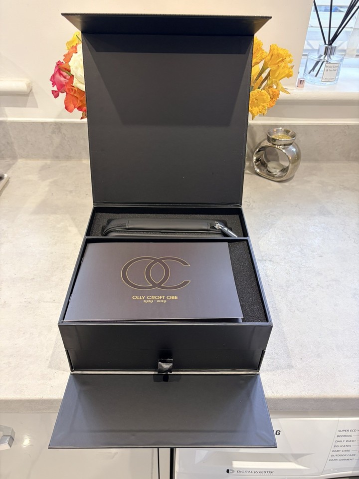 Limited Edition Olly Croft OBE Black/Gold 24g Darts Set. Brand New. In ...