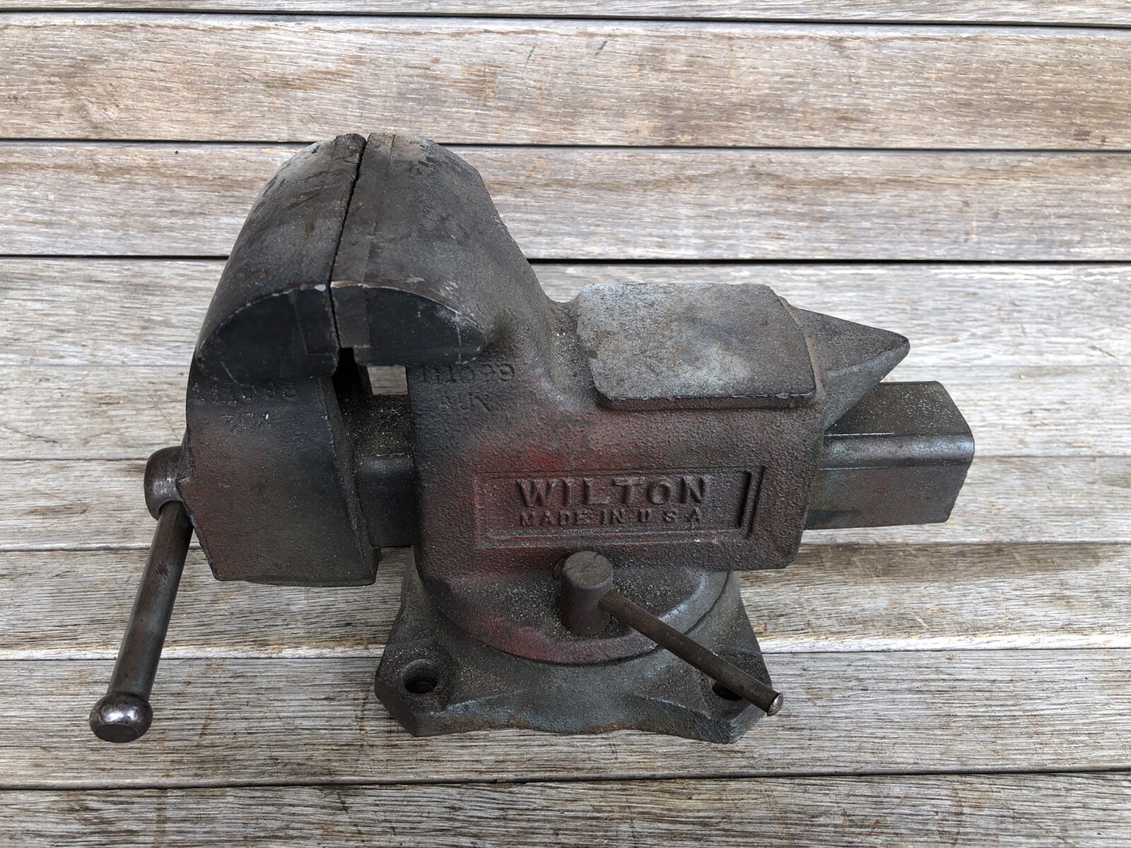 VINTAGE WILTON BENCH VISE ON SWIVEL BASE ANVIL 111099 XU2 | eBay