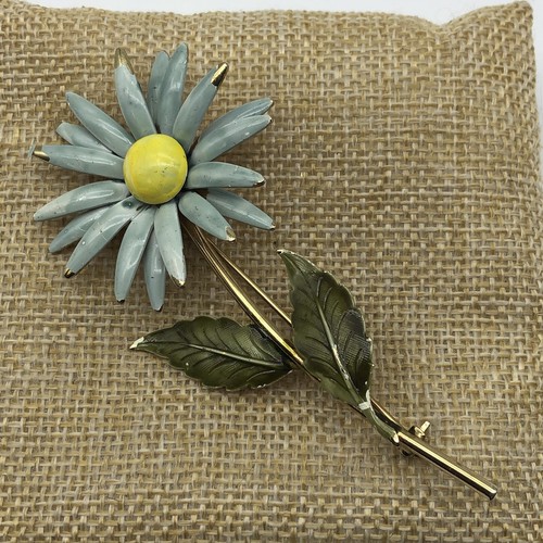 Vintage 3D Enamel flower brooch pin daisy stem | eBay