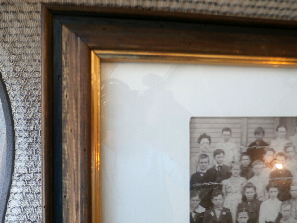 Vintage antique wood picture frame with glass image 4-1/4 x 6 " overall ...
