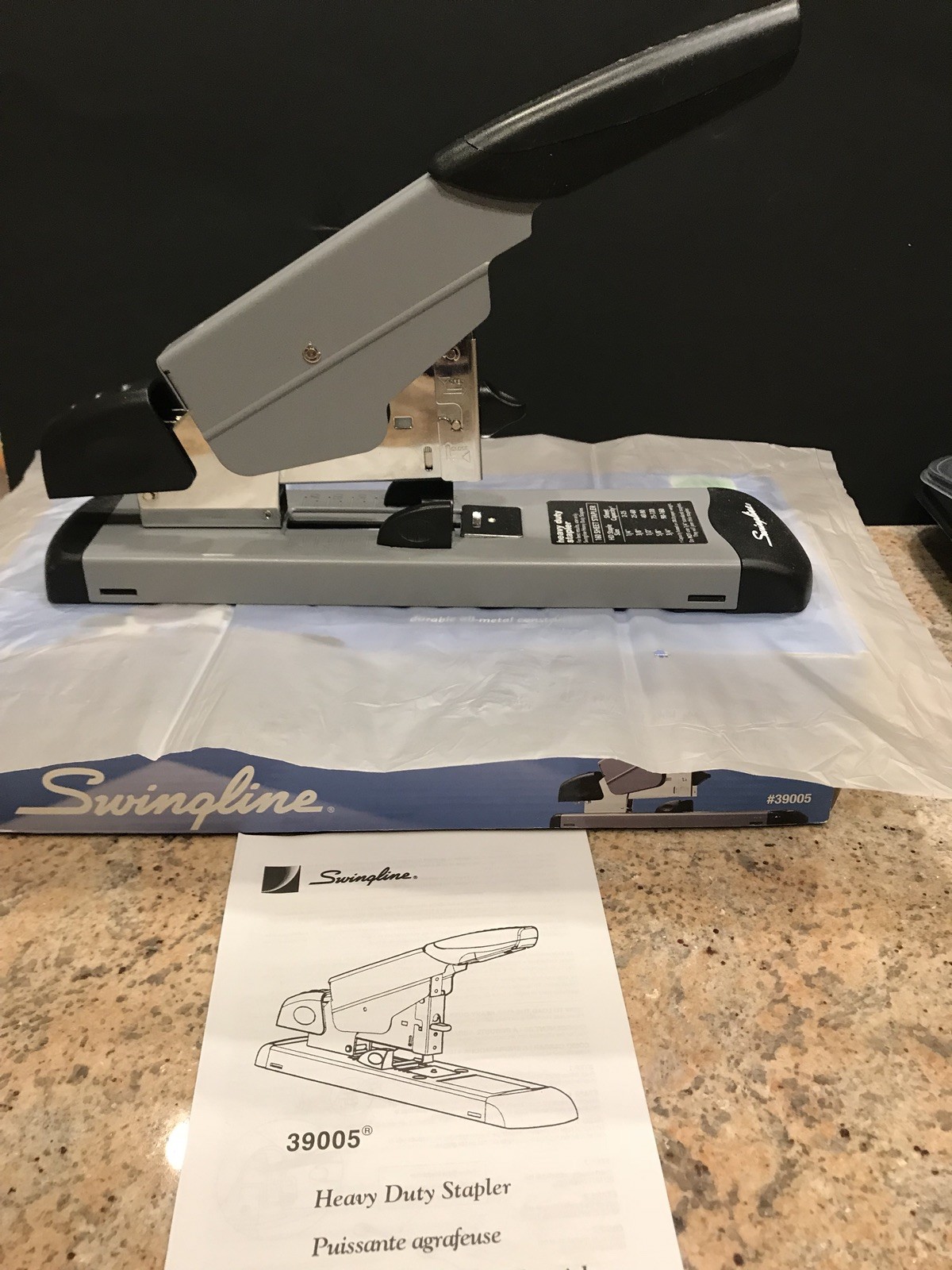 Swingline 39005 Heavy-Duty Stapler, 160-Sheet Capacity, Black / Gray ...