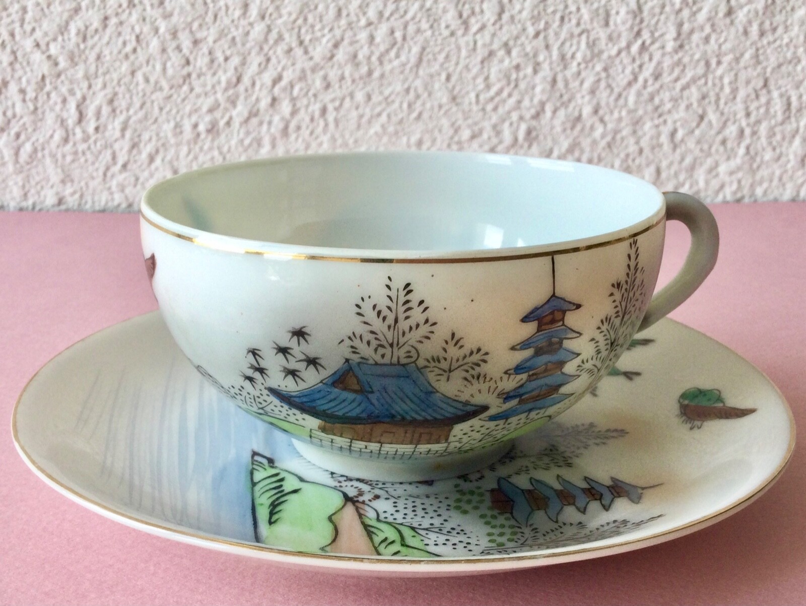 3 TASSES + 3 SOUCOUPES en PORCELAINE FINE CFC JAPAN.décor peint main ...