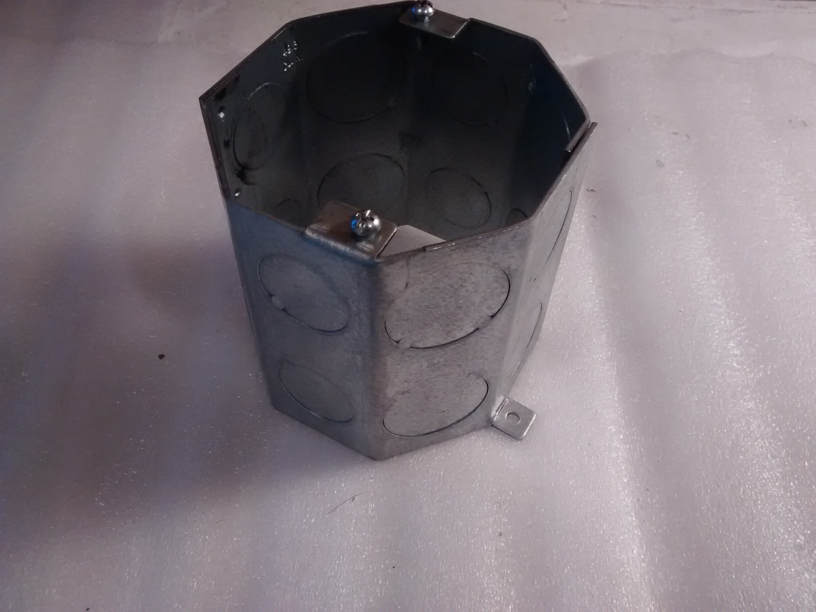 New Hubbell 279 4" Deep Ceiling Box Concrete Ring 3/4" & 1" Knockouts ...