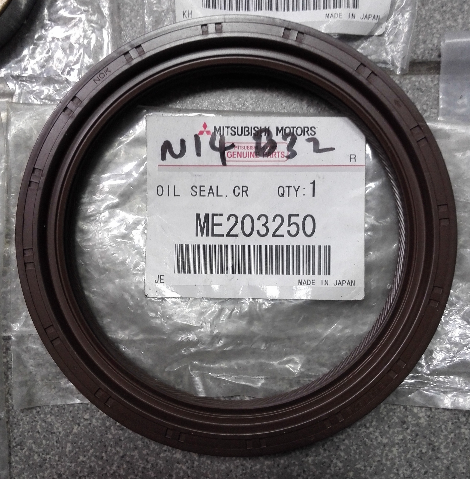 ME203250 Mitsubishi Oil seal, crankshaft, rr ME203250, New Genuine OEM ...