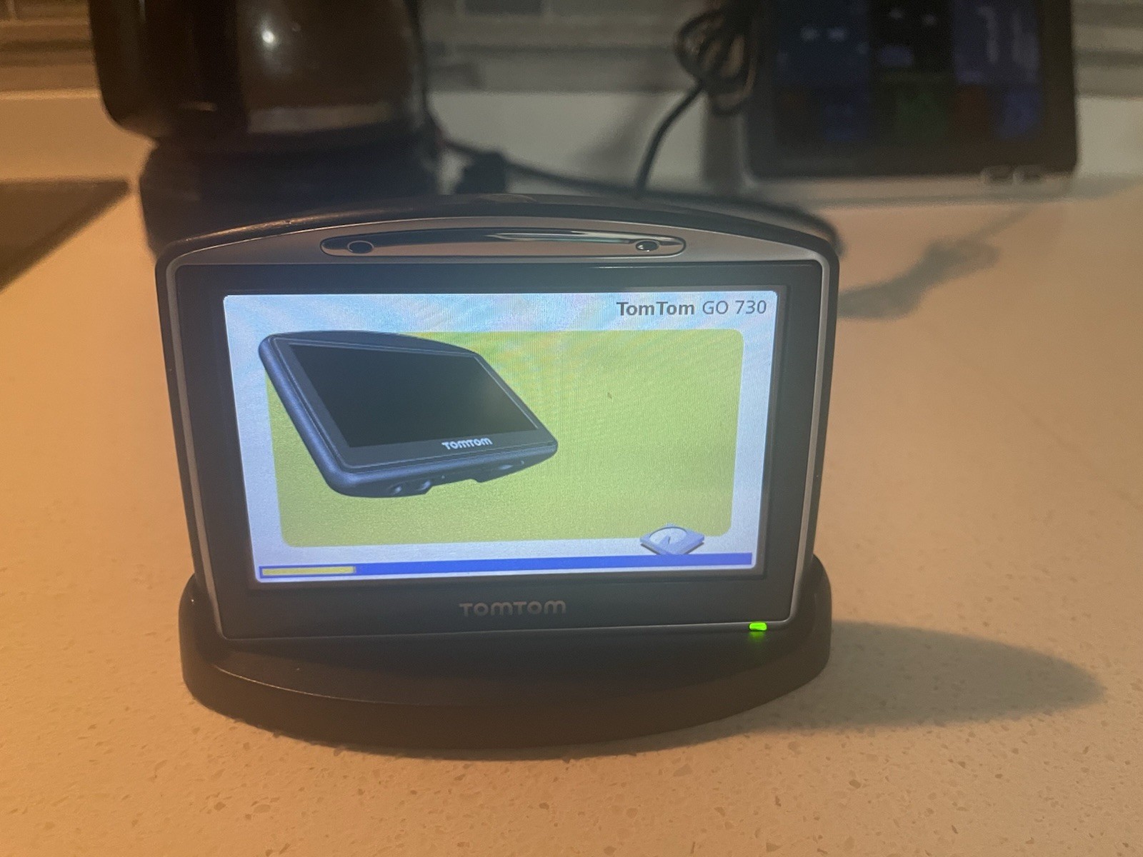TomTom Go 720 4.3" Widescreen Touch Screen Bluetooth Portable GPS By ...