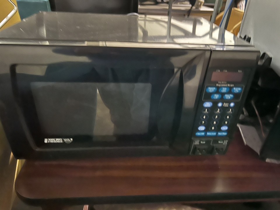 Microwave Oven 18-13/100 in. 0.7 cf 700W Microfridge Oven Black 2 Front ...