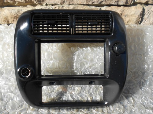 95-06 FORD RANGER FRONT CENTER DASH RADIO BEZEL HEATER CONTROL VENTS ...