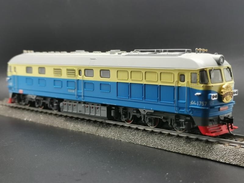 Bachmann China Railway DF4B Diesel Locomotive (#1757 Worker Pioneer ...