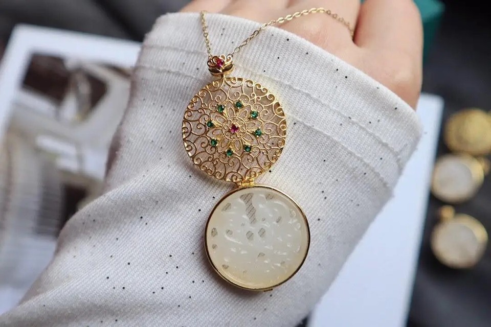 Vermeil White Jade Locket .925 Sterling Silver Opens Carved Stone ...