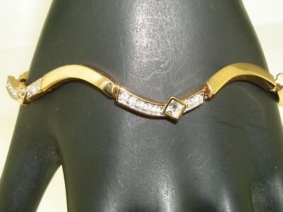 BEAUTIFUL GOLD PLATED SPARKLING W/SWAROVSKI CRYSTAL "CURVY" BRACELET ...