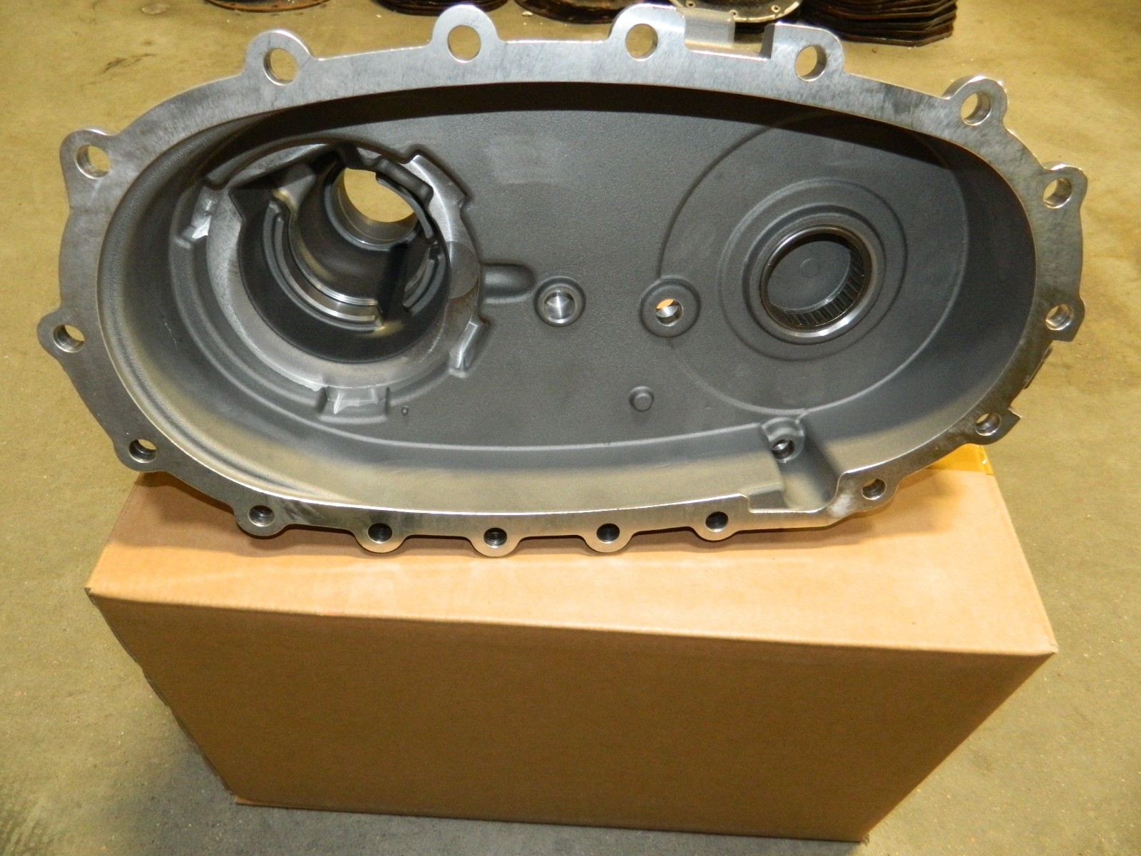 261 263 XHD GM transfer case rear 1/2 tailhousing Chevy 261XHD 263XHD ...