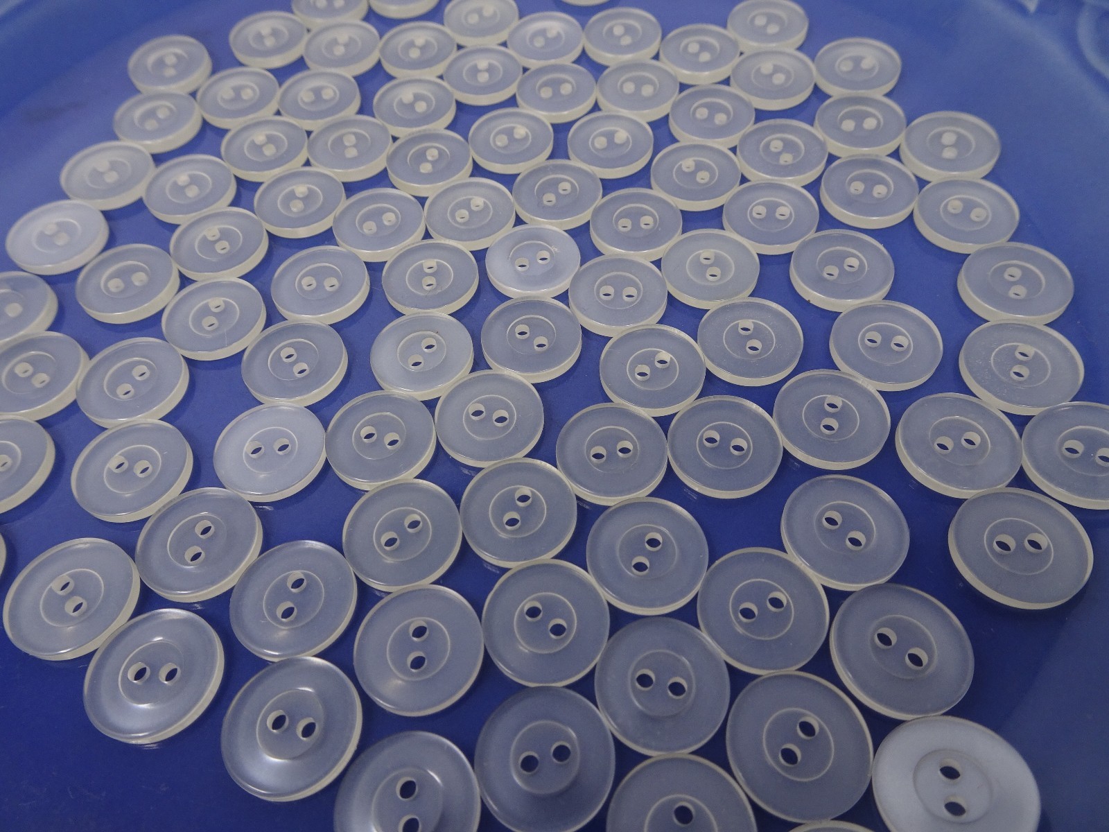 Vintage Round Clear Slightly Opaque 2-Hole Buttons 14mm Lot of 8 A248 ...