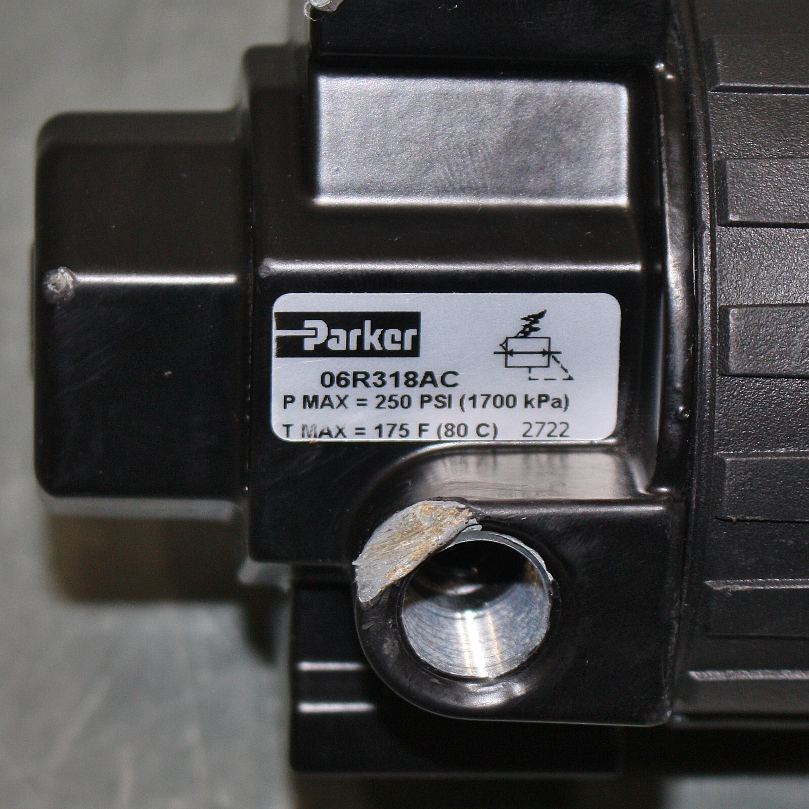 Parker Compressed Air Regulator 06R318AC, 1/2" NPT, 75 cfm, 125 psi ...