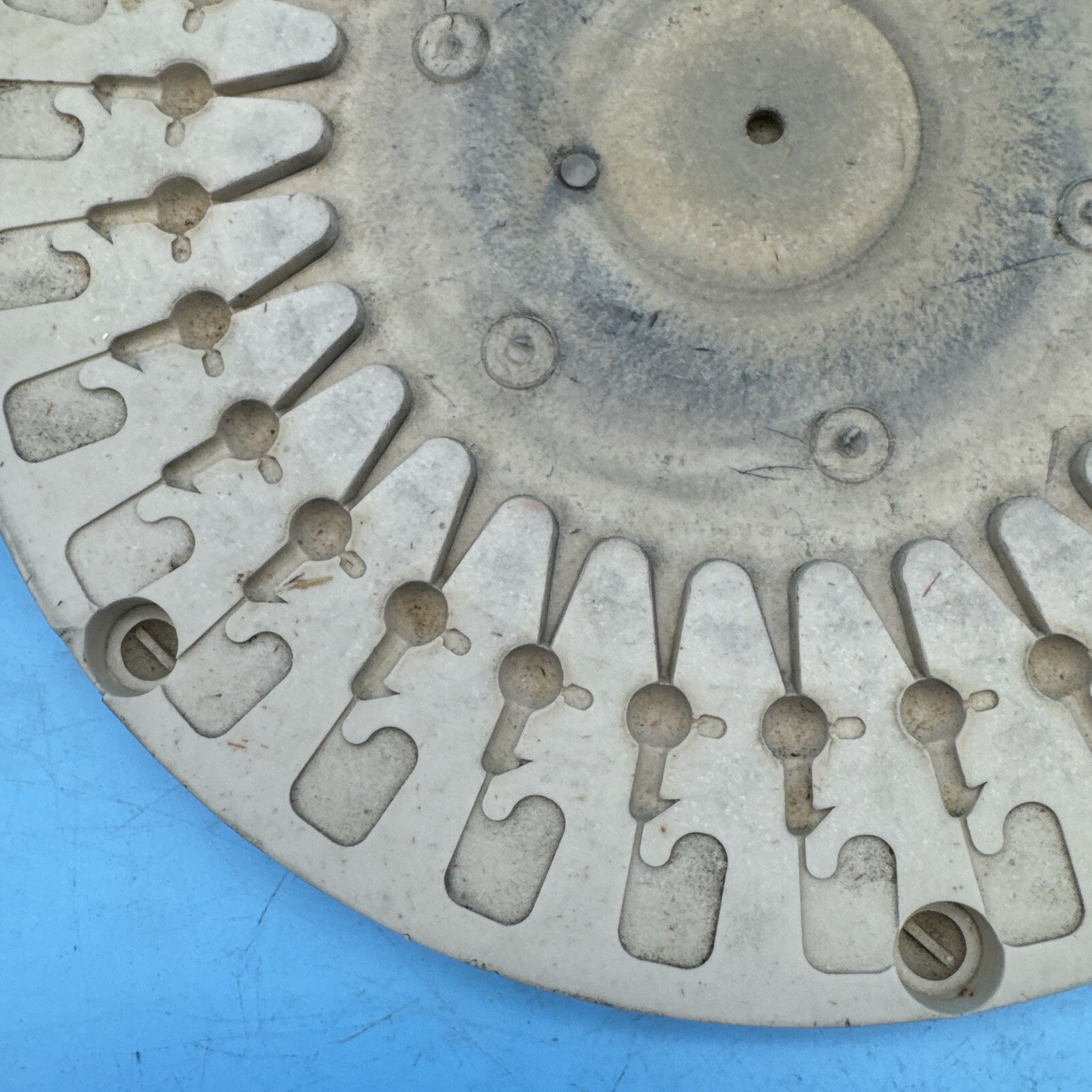 9” Spin Cast Mold for Fishing Lures, Ball Head Jig 1/8oz, 30 Cavity ...