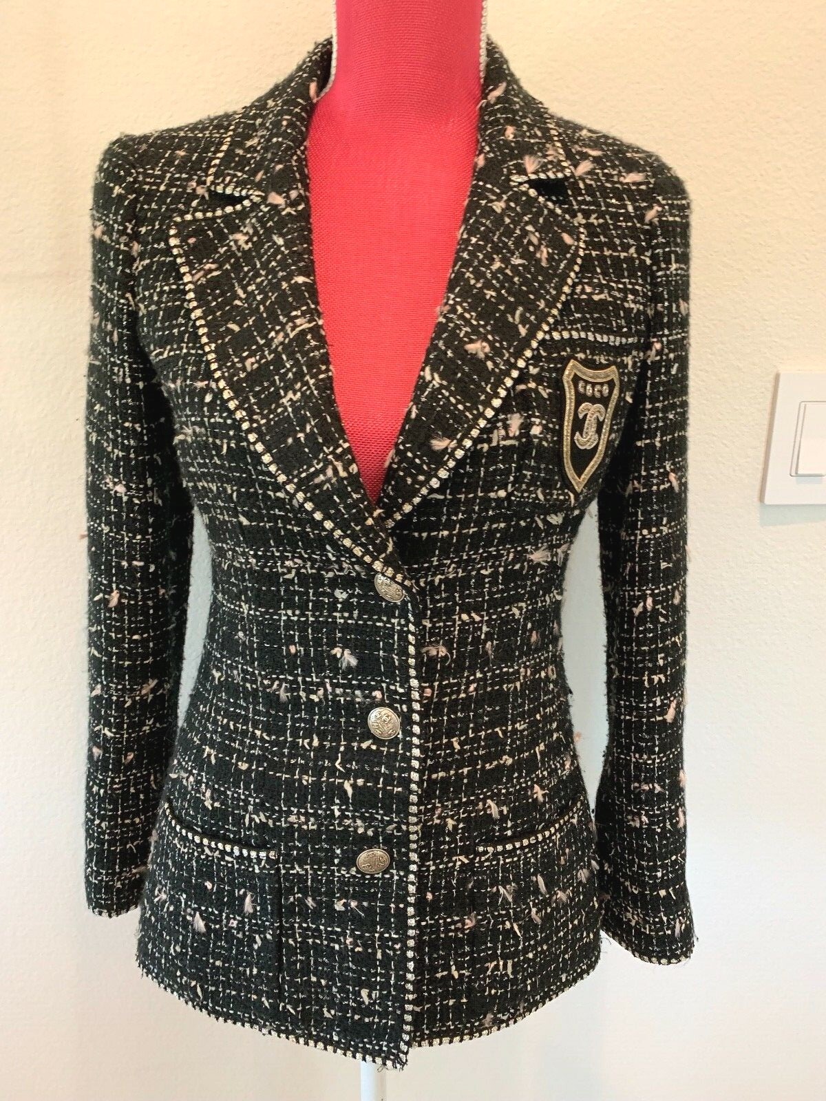 CHANEL CREST TWEED PATCH BLAZER JACKET MOST WANTED 05… - Gem