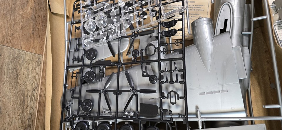 Monogram #5600 B-17G Flying Fortress 1:48 Scale Model Plane Open Box ...