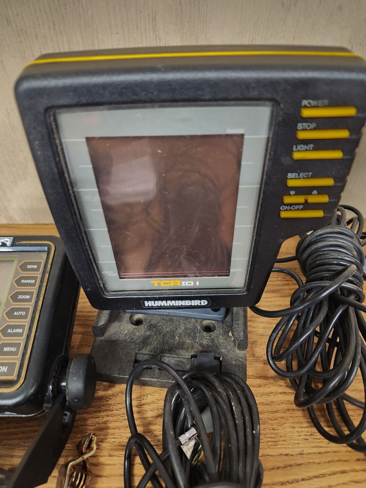 Hummingbird TCR ID-1 Fish Finder - Eagle Ultra Plus Fish Finder ...