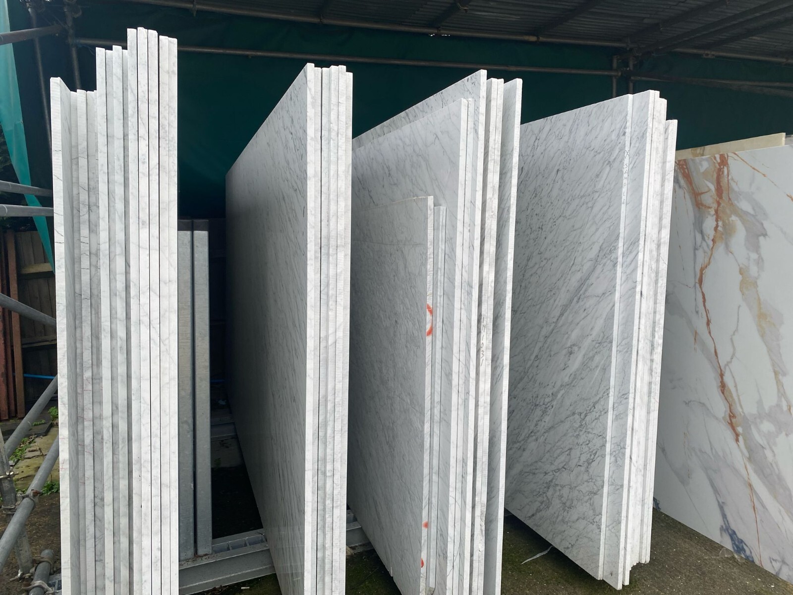 Quartz offcuts from £90. Lots of different sizes and colours in stock ...