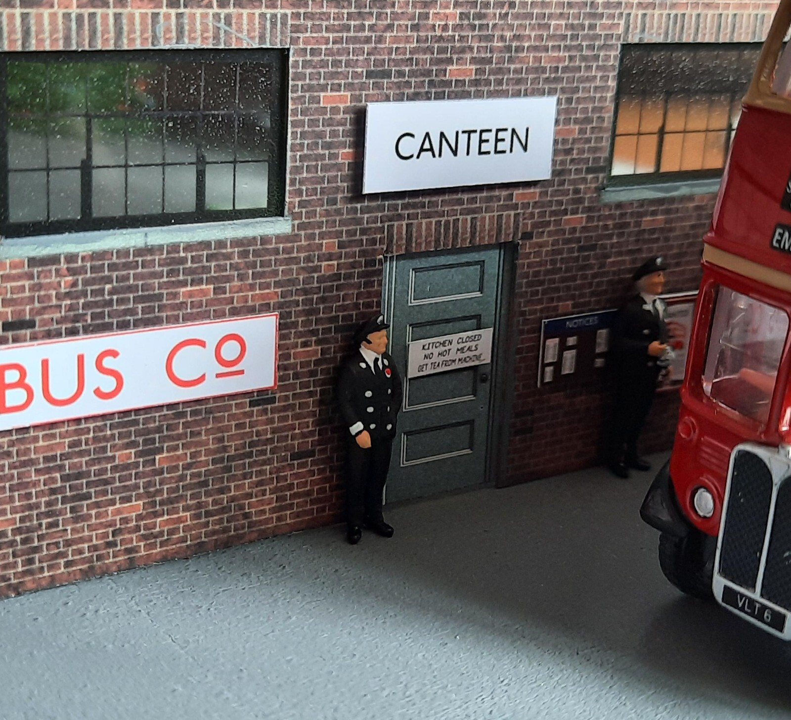 OO GAUGE ON THE BUSES DECAL & BUS STOP FLAG TIMETABLE YARD POSTER KIT ...