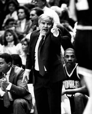 Head coach Tom Davis Iowa Hawkeyes 1988 in Iowa City Basketball Old ...