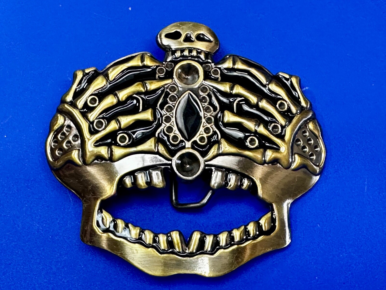 Skull Skeleton Fingers Over Eyes! Bones Pirate King C… - Gem