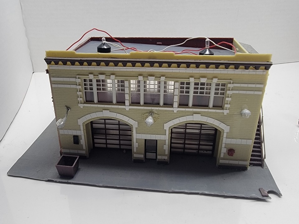 **Parts Or Repair** HO Scale Fire House Boley Fire Engine Truck Fire ...