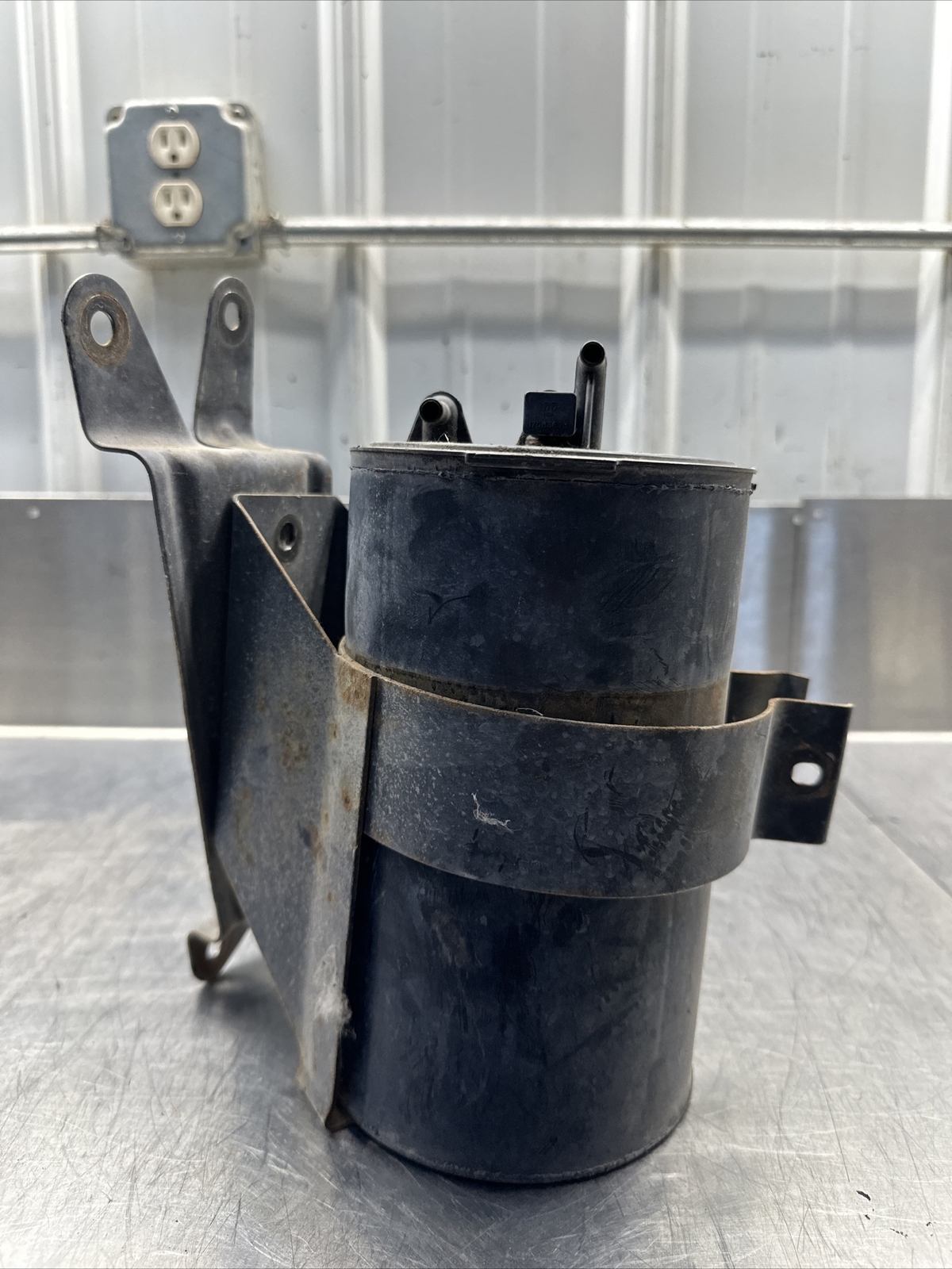 1989-1991 Chevrolet V1500 Suburban 5.7L Vapor Canister & Bracket | eBay