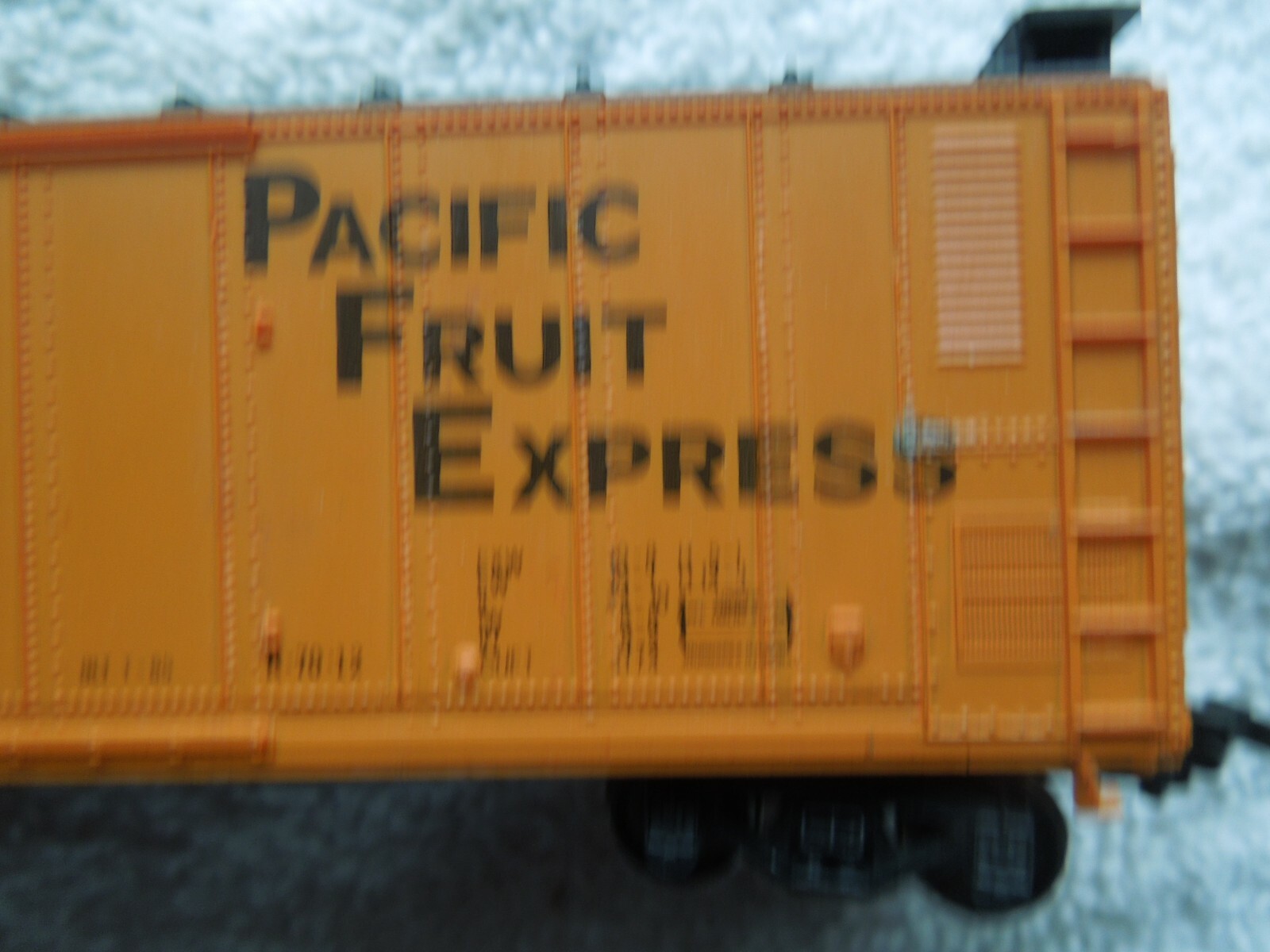 HO SCALE LIMA PACIFIC FRUIT EXPRESS REFRIGERATOR CAR PFE 30207 REEFER ...