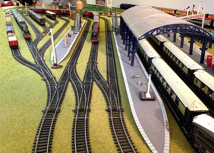 HORNBY Digital Train Set HL10 Large Layout - Multi Track with 2 Trains ...