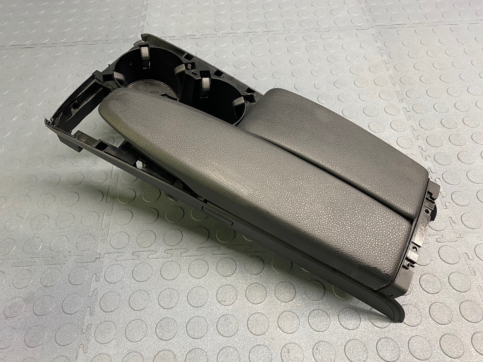 08-14 Mercedes W204 C250 C300 C63 Center Console Arm Rest Armrest Cup ...