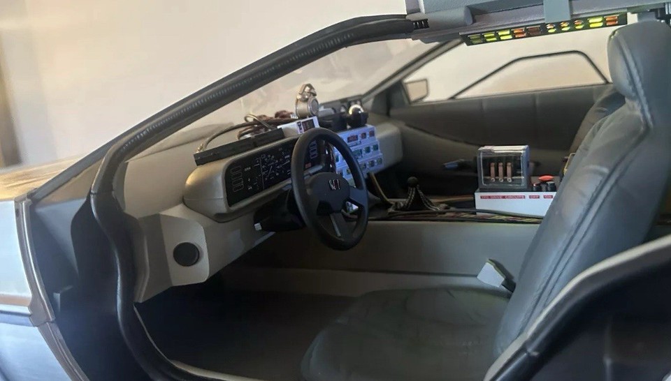 HOT TOYS Back to the Future DeLorean 1/6 Scale BTTF Original Sideshow ...