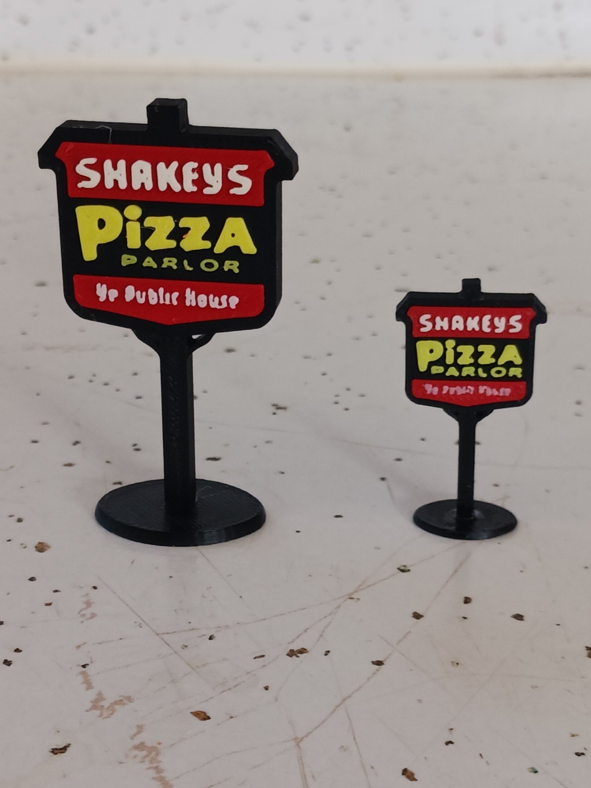 2 x Shakey's Ye Olde Pizza Logo Miniature 3d Printed Signs Diorama 2.5 ...
